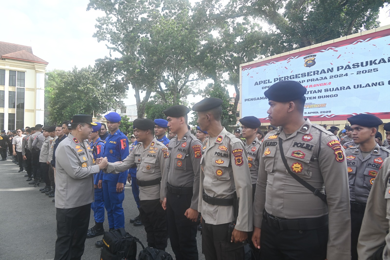 Polda Jambi Gelar Pergeseran Pasukan Pam PSU Kabupaten Bungo ...